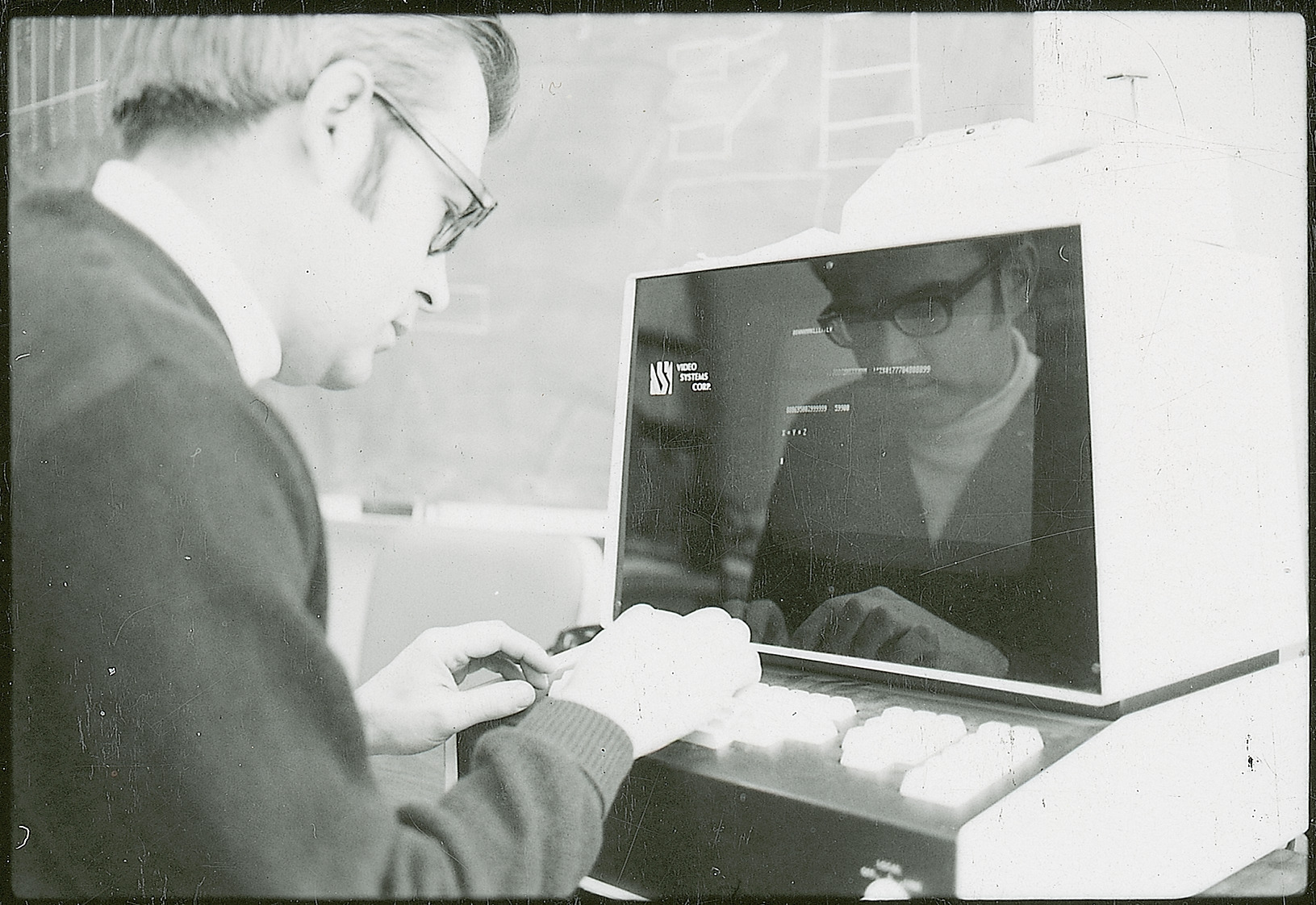 Professor enters data into early computer, 1973 | Iowa State University ...