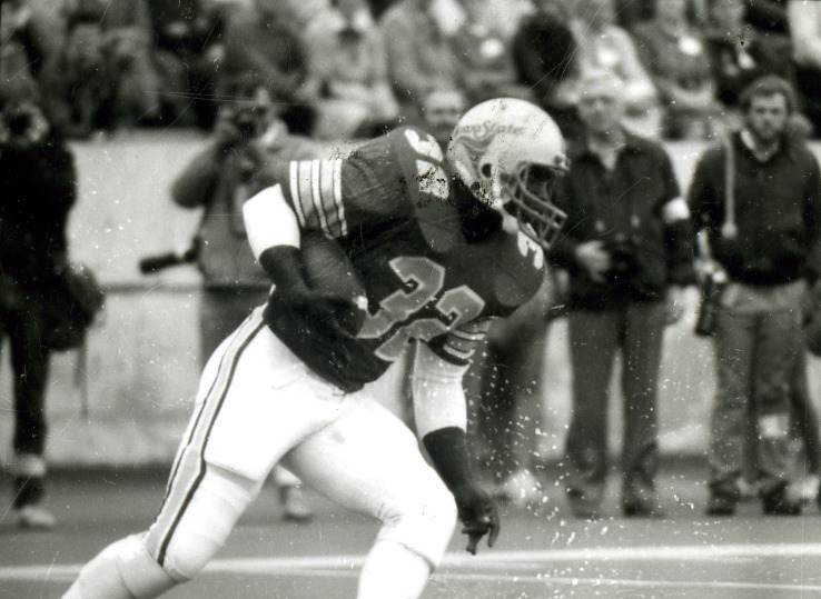 ISU football player 32 running with the ball at the Homecoming Game ...