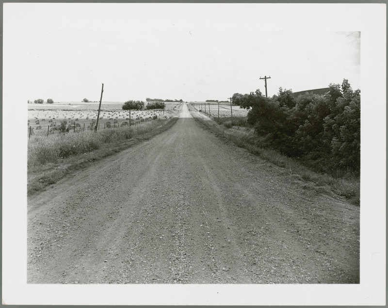 Rural gravel road | Iowa State University Photographs